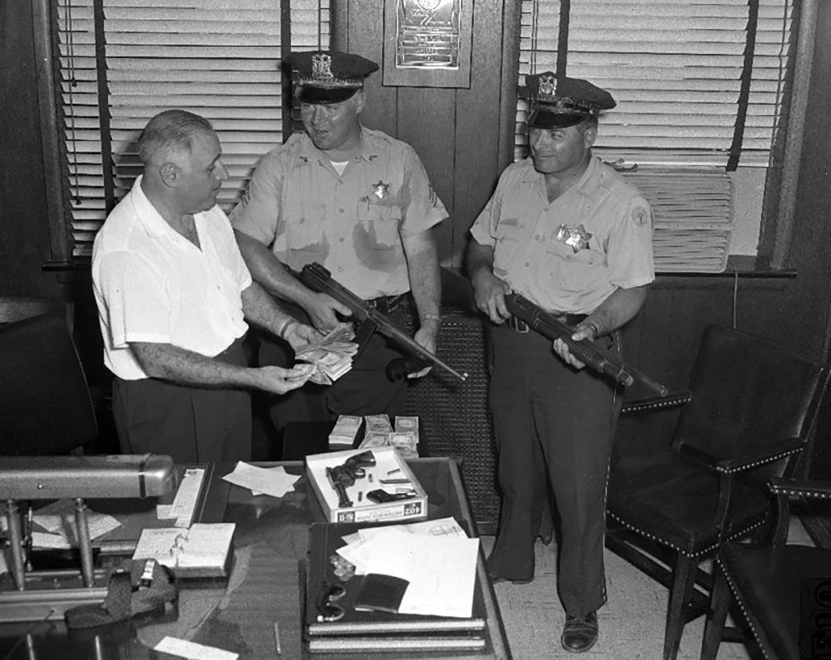 Vintage Police Photographs with the Thompson - Thompson Submachine Gun ...