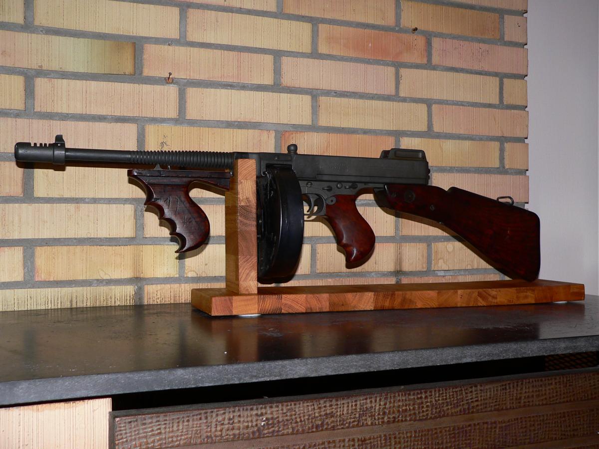 Mantelpiece Stand - Thompson Submachine Gun Message Board ...