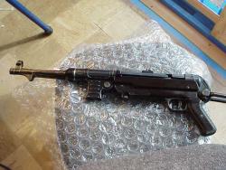 Very nice matching MP40 Lower. Just the bakelite is worth the price ...