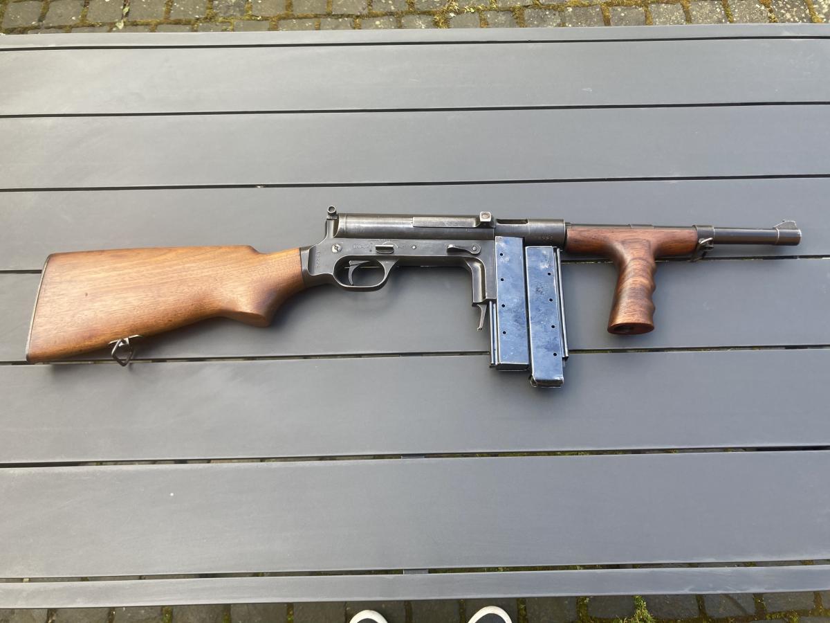 UD42 oiler bottle - The United Defense Model 42 (UD-M42) Submachine Gun ...