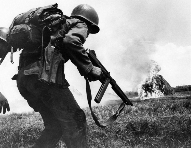 How was the Thompson Carrying Soldier Equipped During WWII - Thompson ...