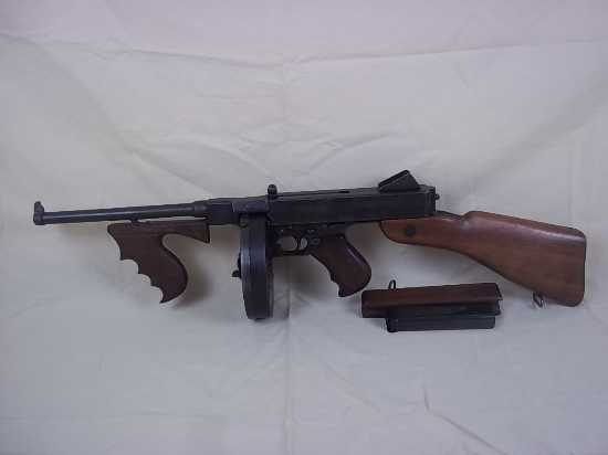 US1928A1 With Smooth Barrel & M1A1 Rear Sight - Thompson Submachine Gun ...