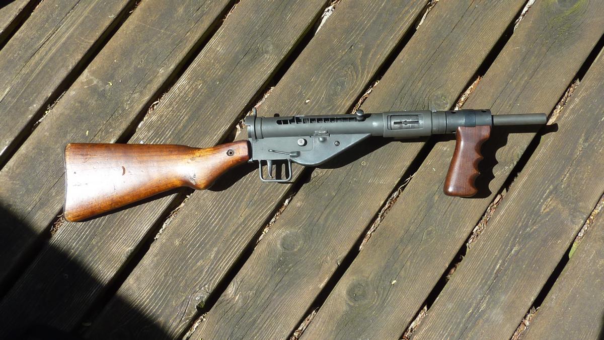 FrankenSten is Alive. - Sten, Sterling, and Lanchester SMG Message ...