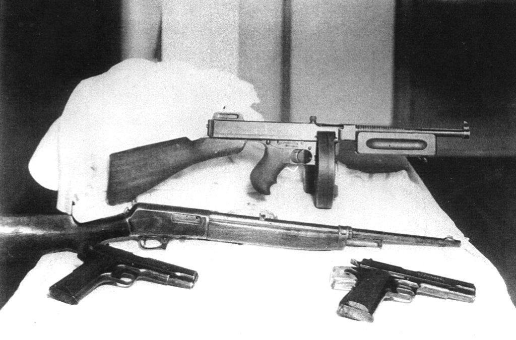 Police in the 30's and the Tommy Gun with Horizontal Front Grip ...