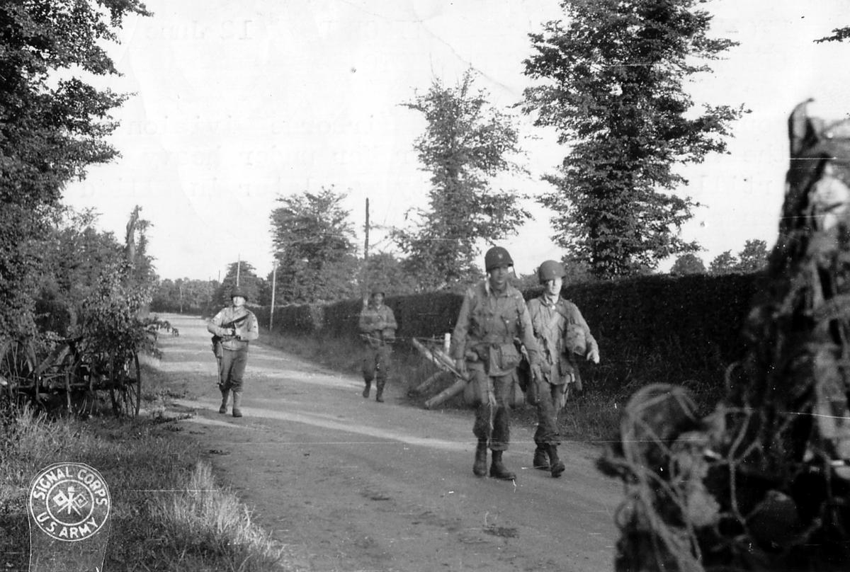 4 WWII Photographs, June, 1944, GI's With Thompsons - Thompson ...