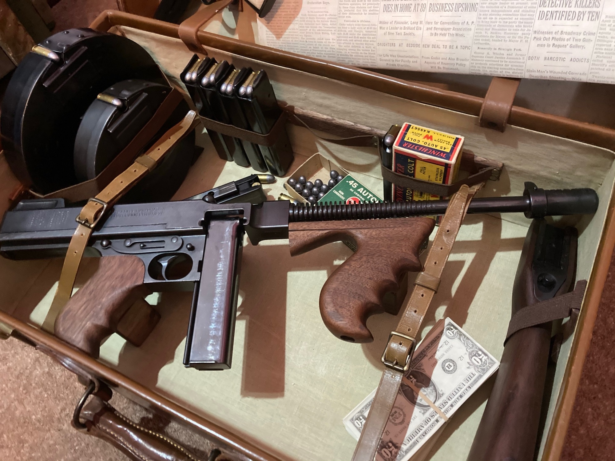Thompson replica in Viola case at auction - Thompson Submachine Gun ...
