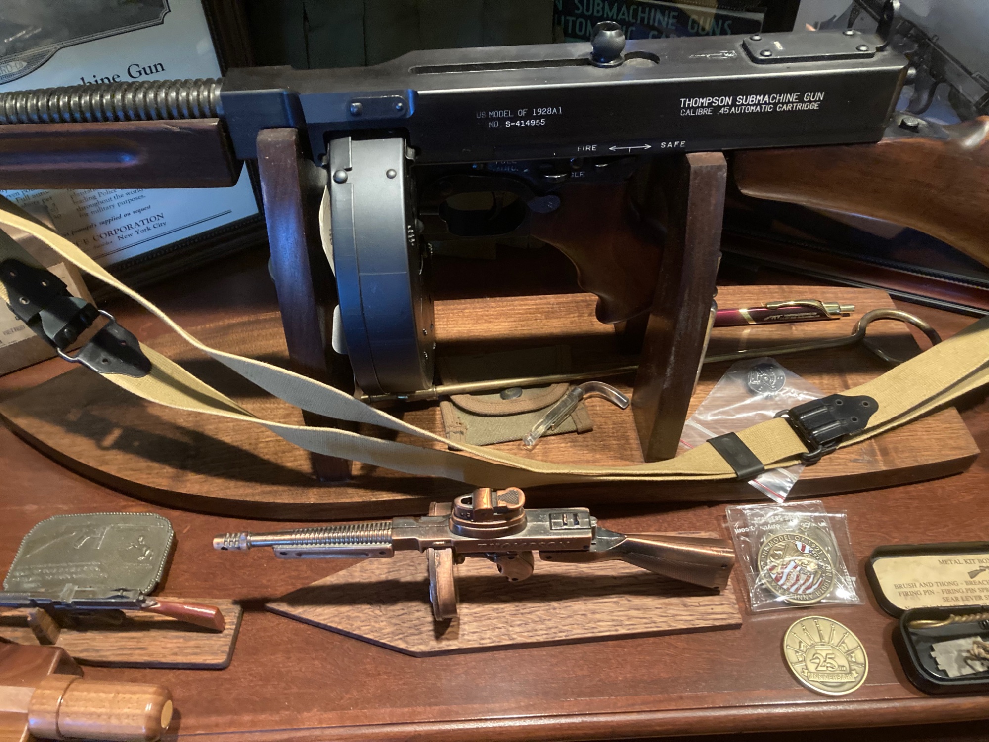 Thompson 1928 Display Stand - Thompson Submachine Gun Message Board ...