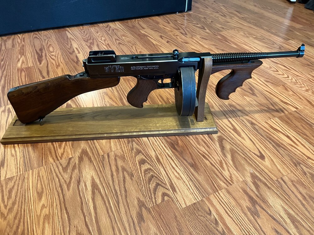 Thompson 1928 Display Stand - Thompson Submachine Gun Message Board ...