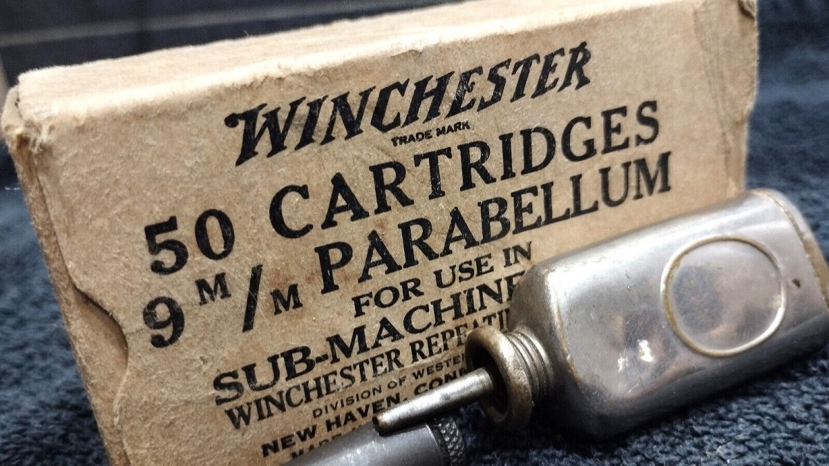 UD42 oiler bottle - The United Defense Model 42 (UD-M42) Submachine Gun ...