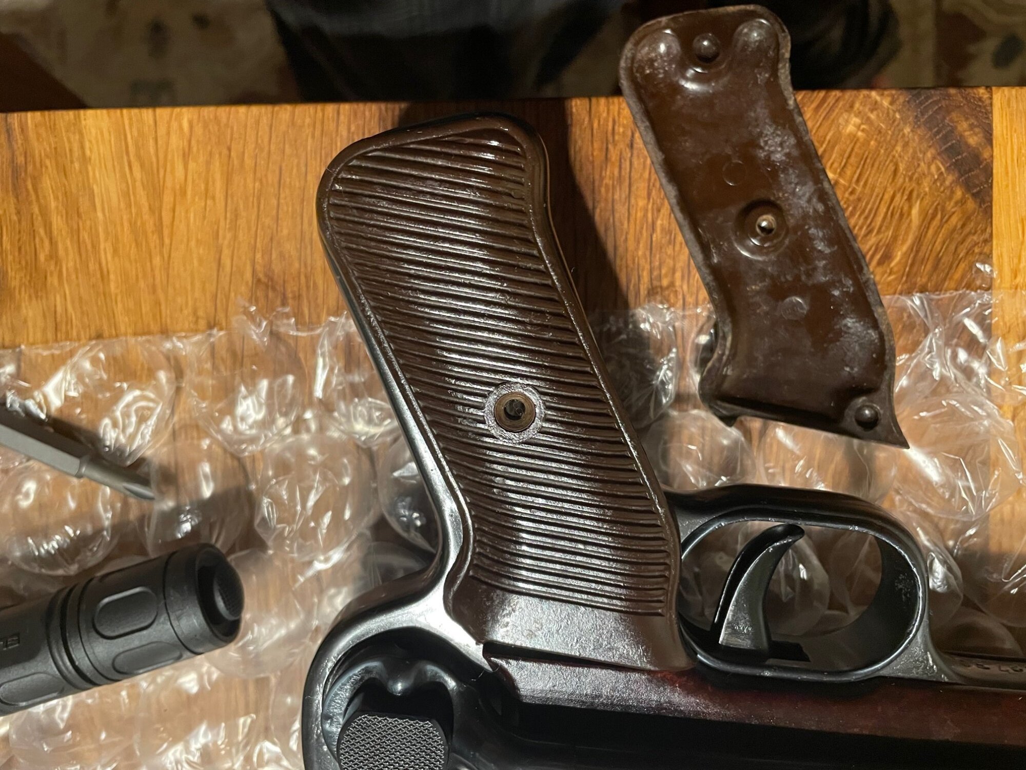 MP40 Grips Not Fitting - The MP38-40 - 43/44 Message Board ...