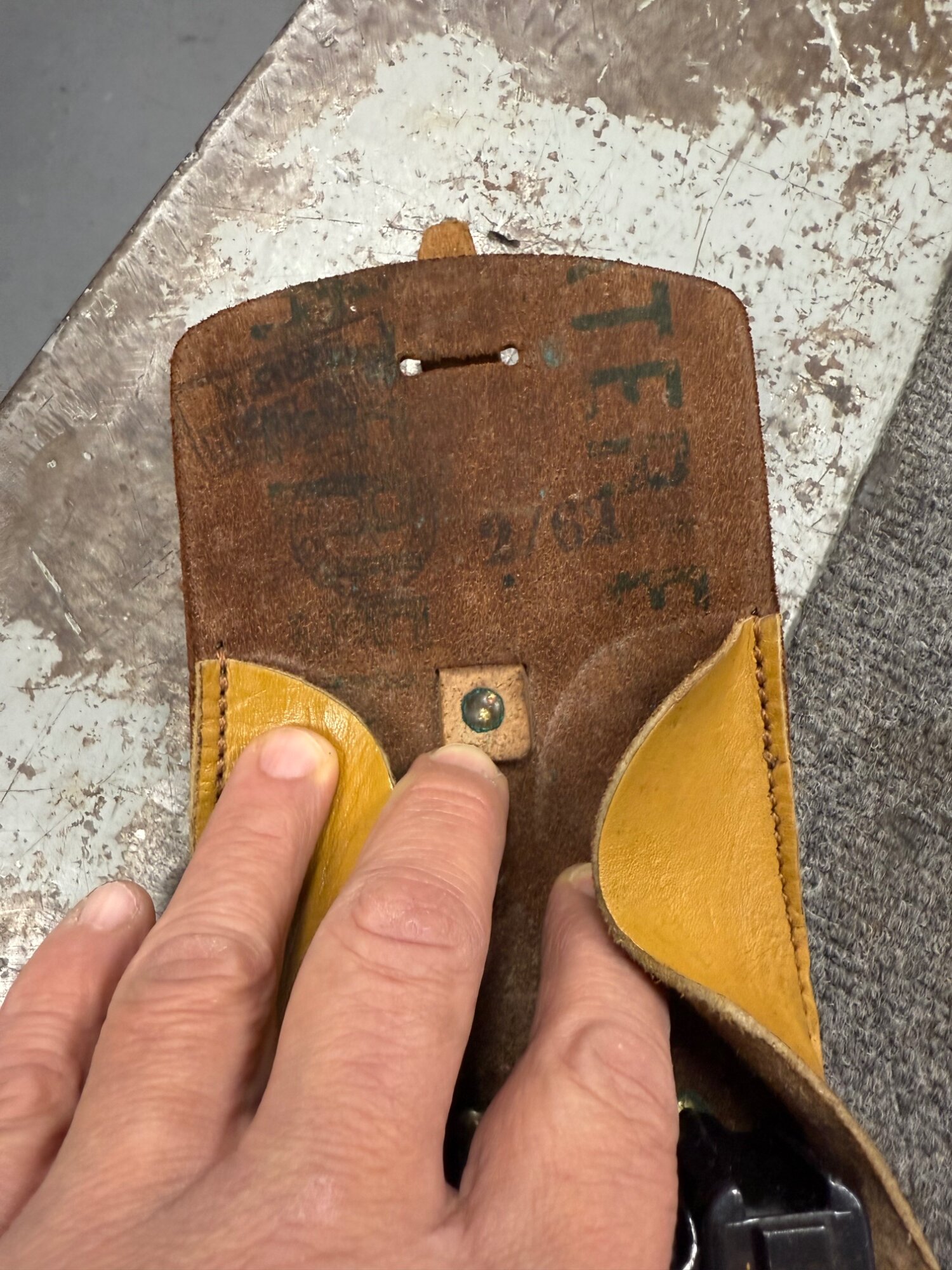 Can anyone ID this magazine pouch - Swedish and Finnish Submachine Guns ...