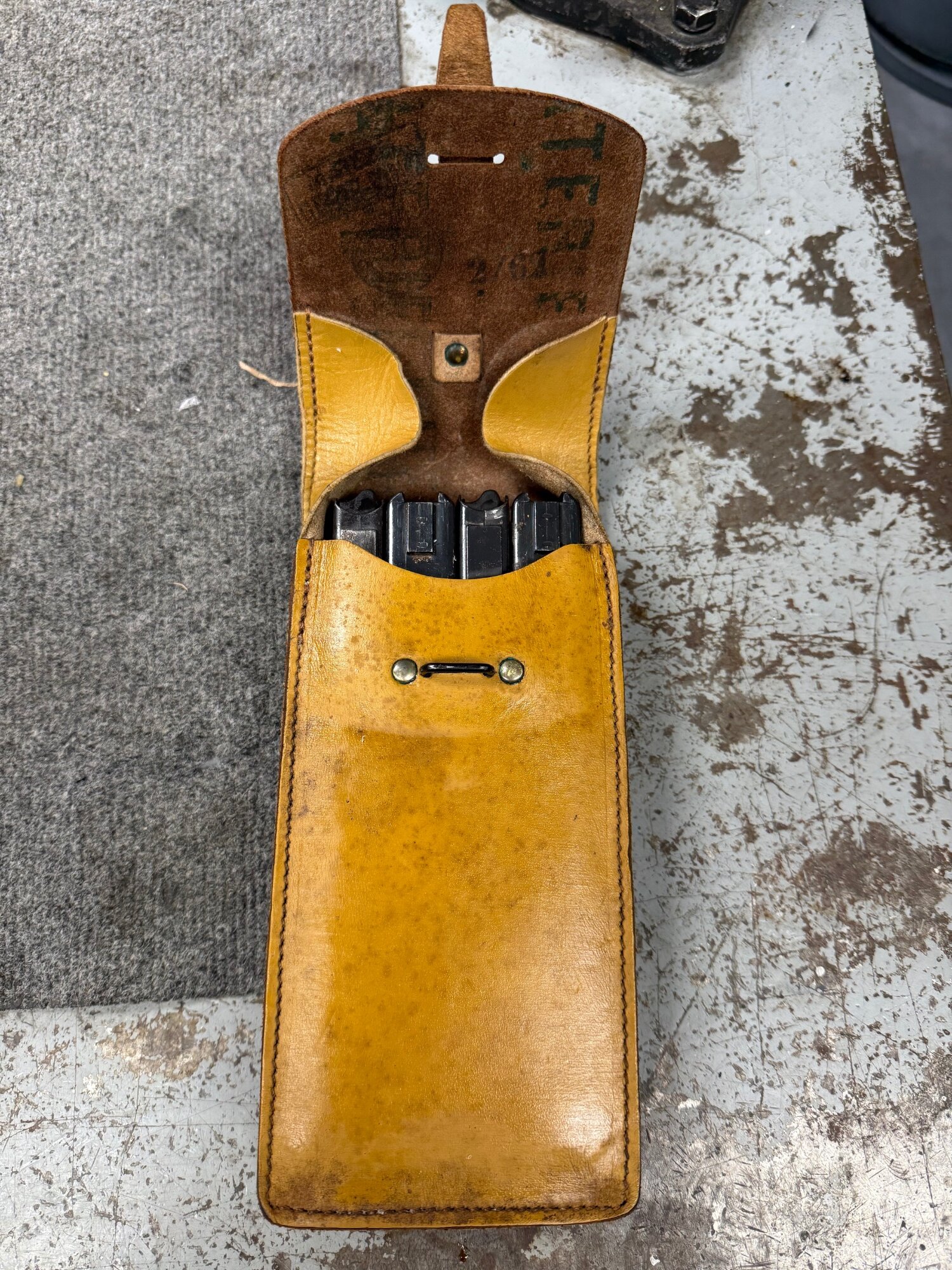 Can anyone ID this magazine pouch - Swedish and Finnish Submachine Guns ...