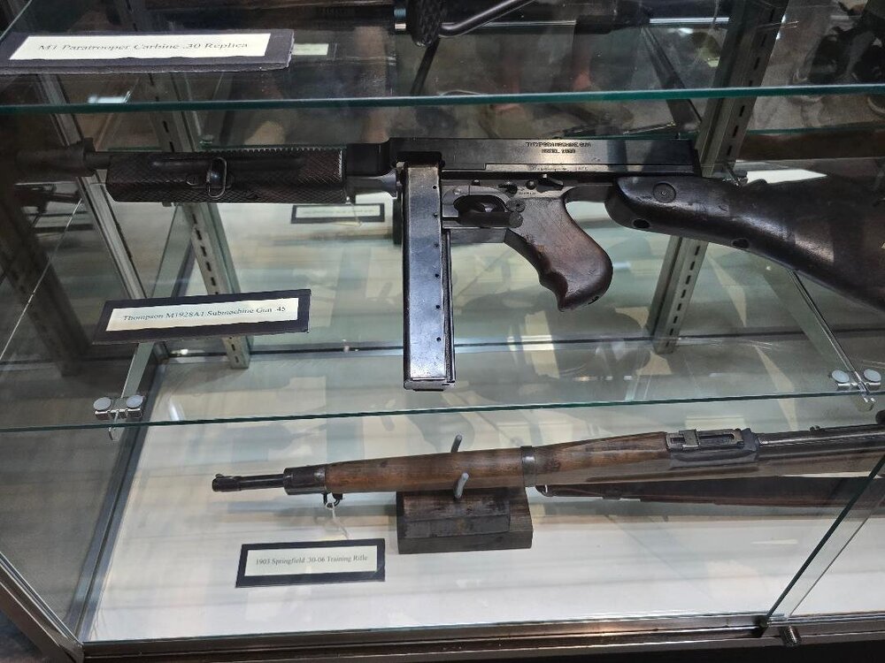 Checkered 1928 fore grip - Thompson Submachine Gun Message Board ...